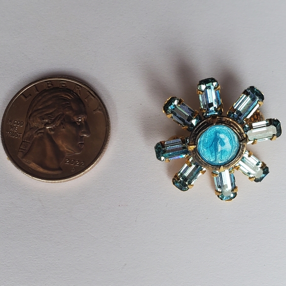 Unbranded | Jewelry | Vintage Virgin Mary Gold Tone Blue Enamel Pin ...